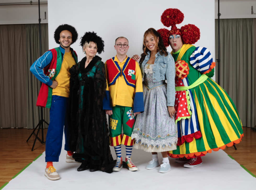 Panto stars get together for photoshoot