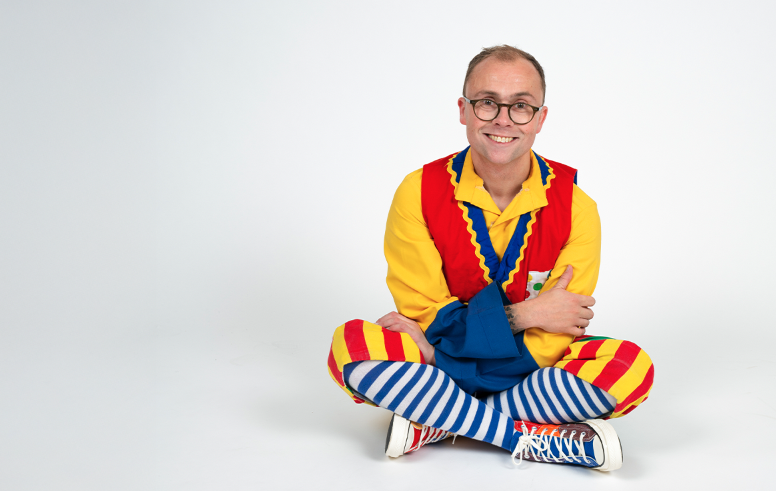 Panto star Joe Tracini sweeps up at Documentary Awards